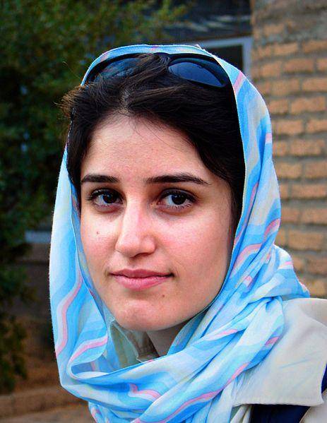 463px-Portrait_of_a_Persian_lady_in_Iran,_10-08-2006 - Metafora